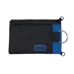 chums surfshorts wallet - lightweight zippered minimalist wallet with clear id window - water resistant with key ring (black/blue),one-size,18401127