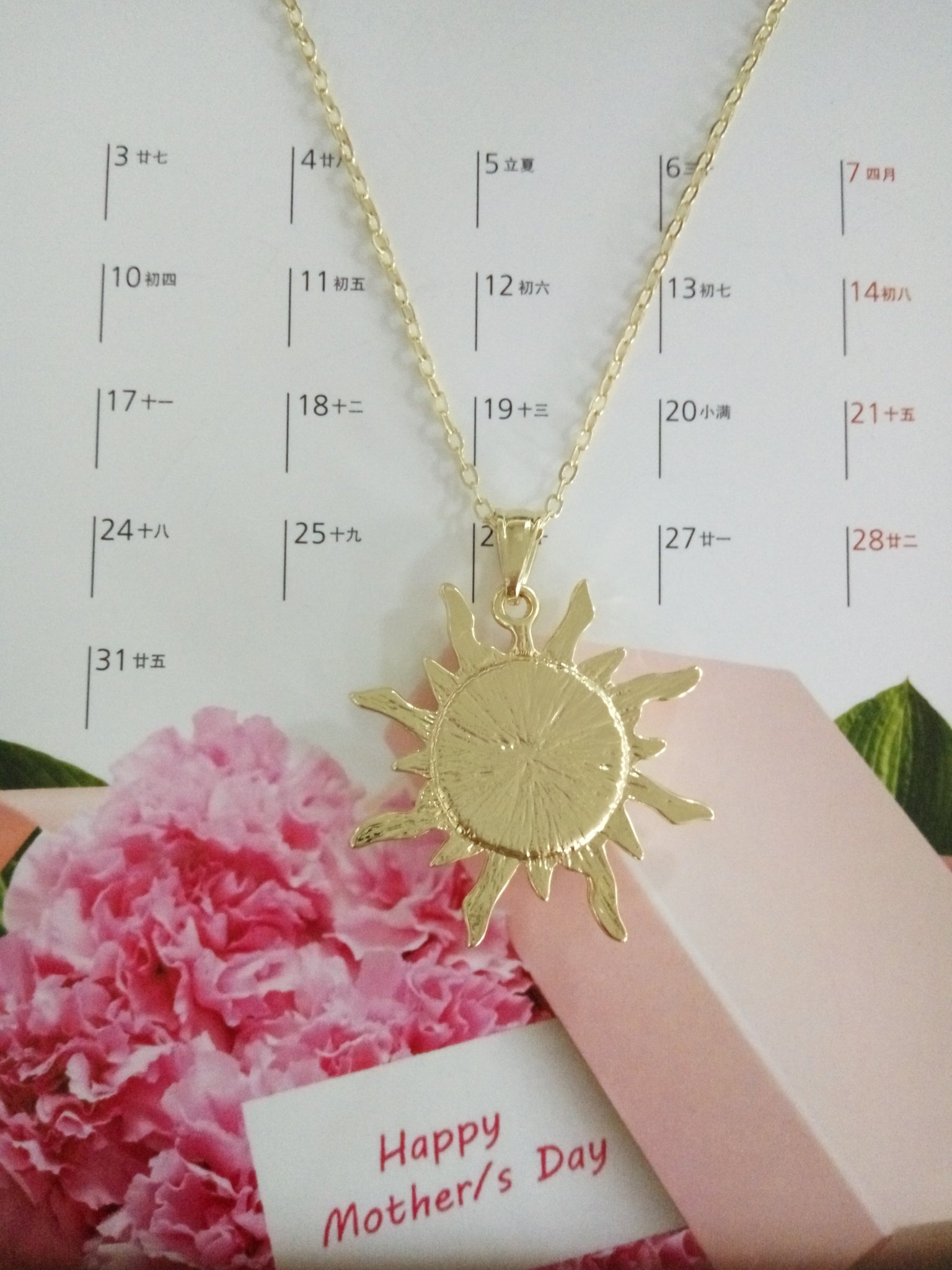 MANZHEN Gold Tone Fashion Sun Sunflower Pendant Natural Abalone Shell Charm Necklace for Women(Gold)