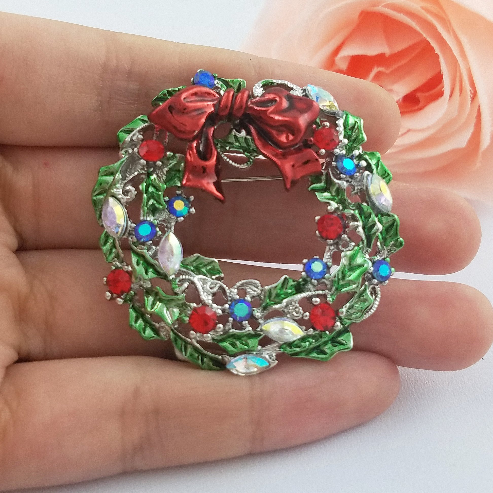 SELOVO Silver Tone Wreath Green Red Austrian Crystal Round Brooch Pin