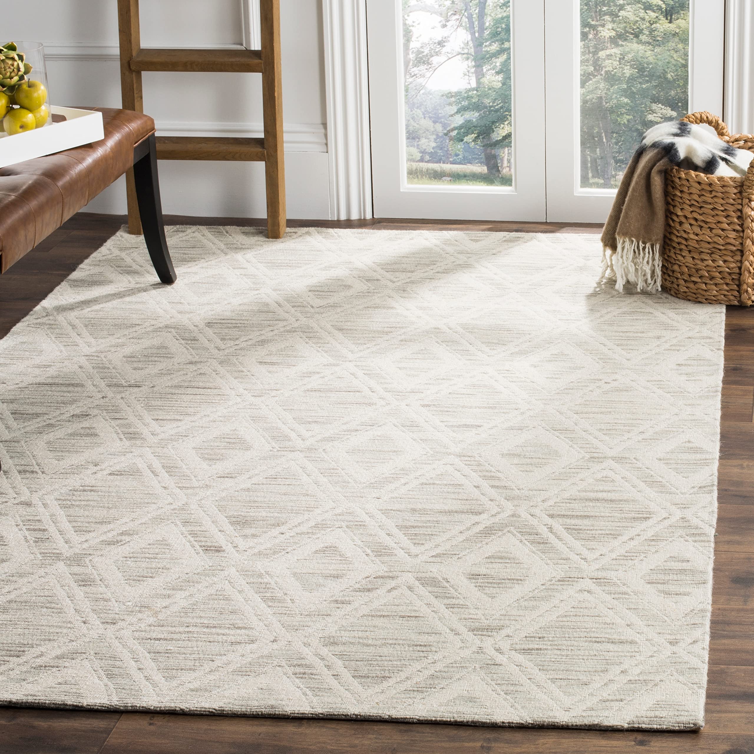 SAFAVIEH Marbella Collection Area Rug - 8' x 10', Silver & Ivory, Handmade Wool, Ideal for High Traffic Areas in Living Room, Bedroom (MRB312A)