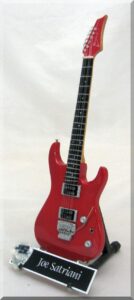 miniature guitar ibanez joe w/guitar pick