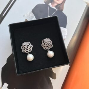 Fashion Designer Rhinestone Camellia Flower Statement Dangle Imitation Pearl Earrings for Women