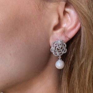 Fashion Designer Rhinestone Camellia Flower Statement Dangle Imitation Pearl Earrings for Women