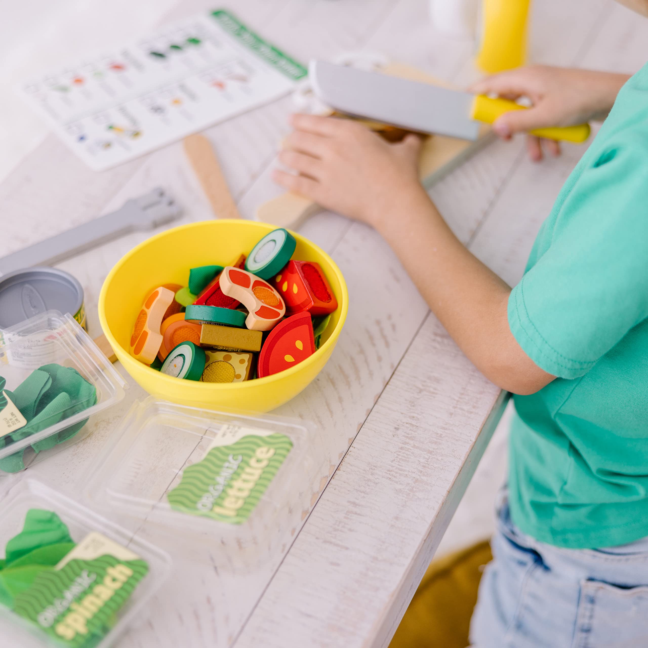 Melissa & Doug Slice and Toss Salad Play Set – 52 Wooden and Felt Pieces , Green - Pretend Food, Kitchen Accessories For Kids Ages 3+