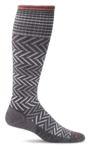 sockwell women's chevron moderate graduated compression sock, charcoal - s/m