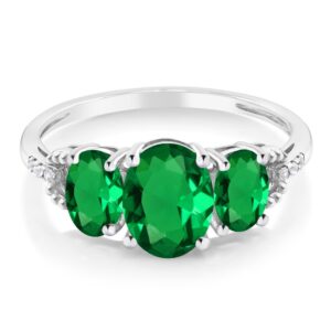 Gem Stone King 10K White Gold Green Simulated Emerald and Diamond Accent 3-Stone Engagement Ring For Women (1.85 Cttw) (Size 7)