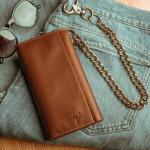 RFID Blocking Mens Tri-fold Long Style Cowhide Leather Chain Wallet Designed in the USA (vintage Brown)