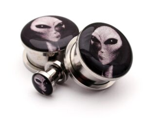 mystic metals body jewelry screw on plugs - alien picture plugs - sold as a pair (10g (2.5mm))