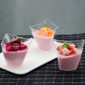 Tosnail 50 Pack 4oz Triangular Dessert Appetizer Tumbler Cups Plastic Disposable Cups with 50 Plastic Dessert Spoons