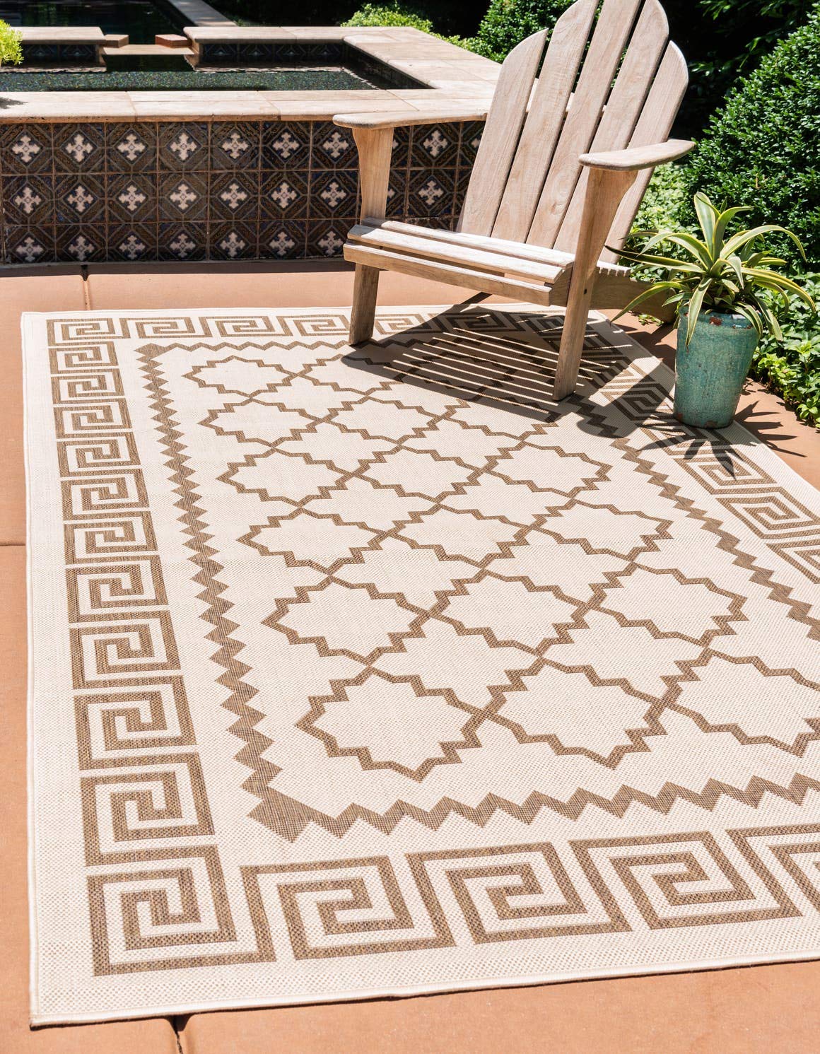 Unique Loom Outdoor Trellis Collection Area Rug - Stars (6' 1" x 9' Rectangle, Beige/ Brown)