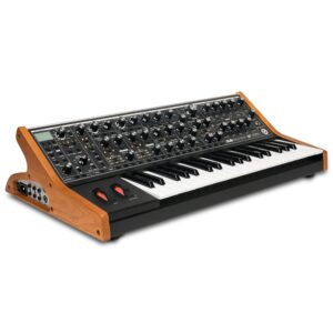 moog subsequent 37 paraphonic analog synthesizer and midi keyboard with 37 semi weighted keys, headphone amp, 256 presets, screen and software editor