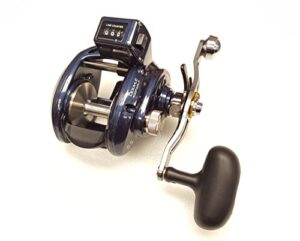 daiwa lexa-lc 5.5:1 line counter right hand baitcast fishing reel w/ power handle - lexa-lc400pwr-p