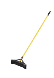 rubbermaid commercial products maximizer push-to-center broom with multi-purpose bristle, 18" wide, black (2018727)