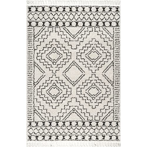 nuLOOM Vasiliki Moroccan Shag Tasseled Area Rug, 4' x 6', Off-white, Rectangular, 1.2" Thick