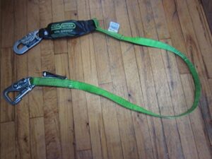 honeywell 913b/6ftgn miller by 6' backbiter heavy duty polyester web single-leg tie-back lanyard with (1) locking snap hook, (1) locking 5k snap hook and sofstop shock absorber, 15.34 fl. oz.