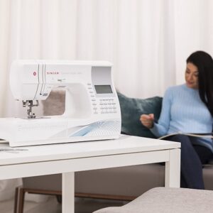 SINGER | Quantum Stylist 9960 Computerized Portable Sewing Machine with 600-Stitches with Machine Tote