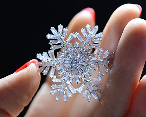 MODERN CHRISTMAS CLEAR CRYSTAL SNOWFLAKE BROOCH PIN MADE AUSTRIAN CRYSTALS (Brooch)