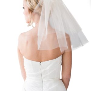 Aukmla Wedding Veil 1 Tier Short Bridal Veil Shoulder Length with Comb (15.74 Inches)