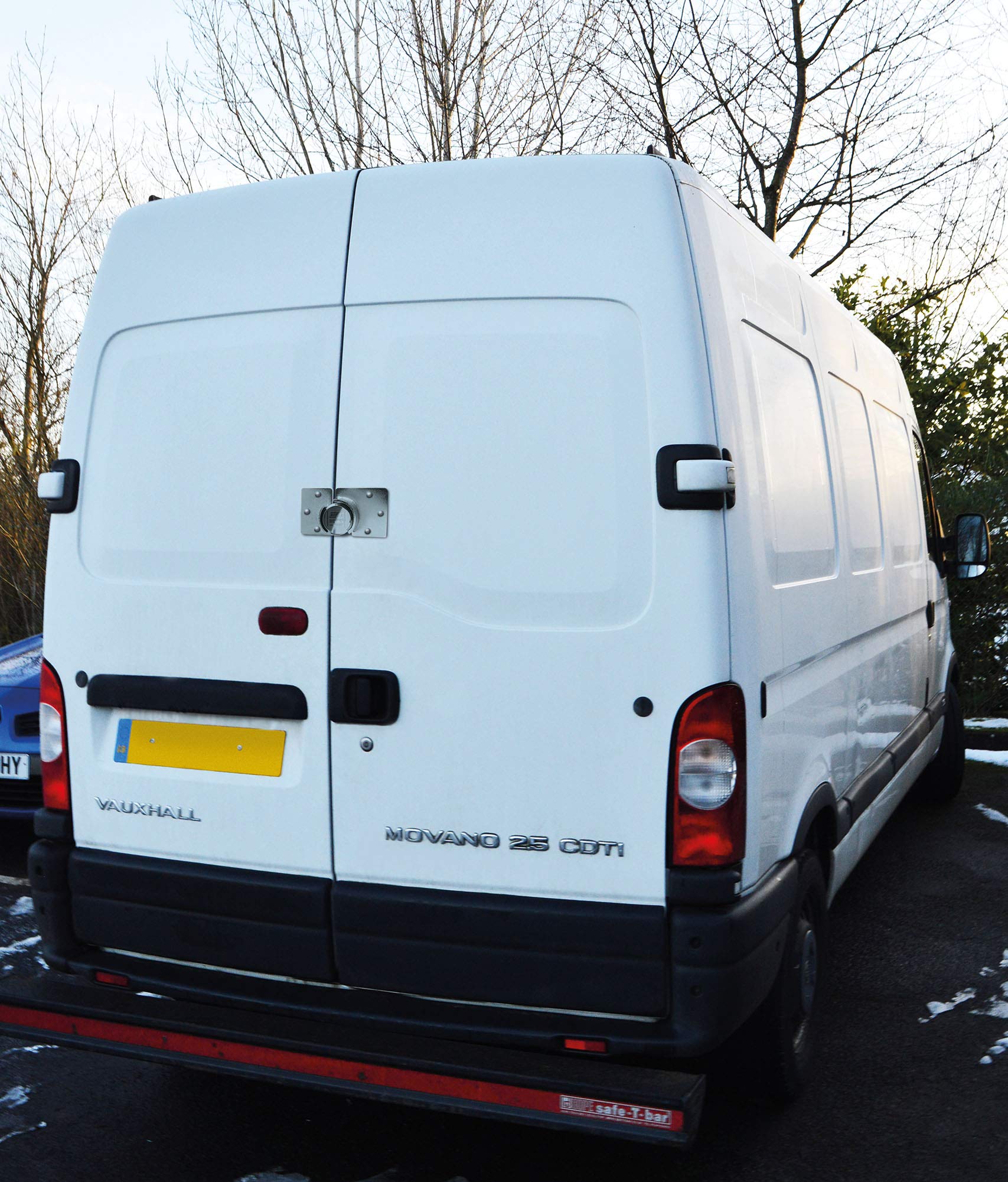 Maypole Heavy Duty Security Lock Suitable for Vans, Sheds & Garages Rust Resistant Chrome 2 kg, Silver