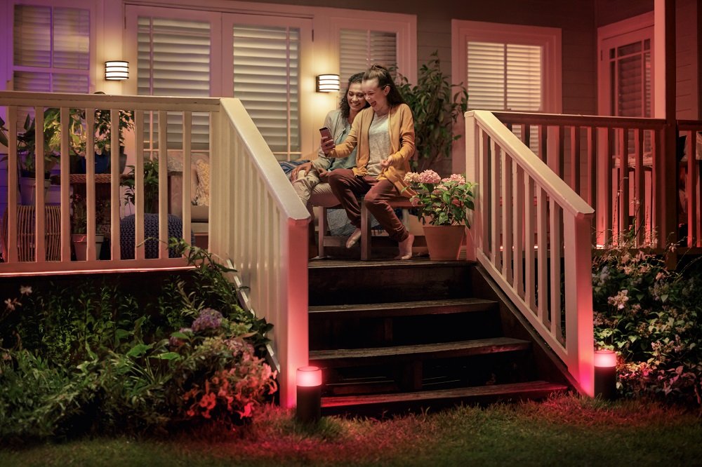 Philips Hue Calla White and Color Ambiance Outdoor Pathway Light Base Kit (1 Light, Power Supply and Mounting Kit), Works with Amazon Alexa, Apple Homekit and Google Assistant, Hue Bridge Required