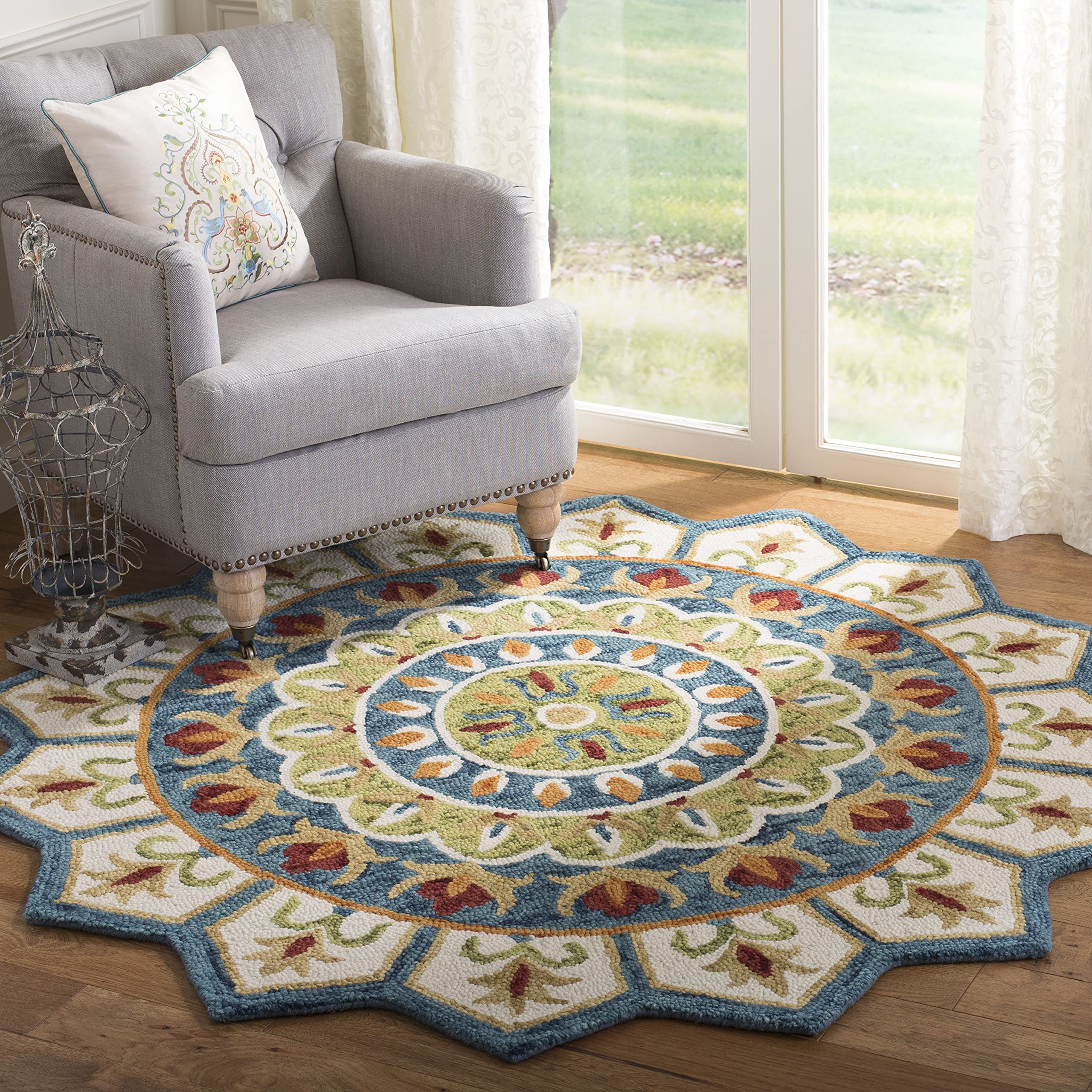 SAFAVIEH Novelty Collection Area Rug - 6' Round, Ivory & Blue, Handmade Boho Mandala Floral Rustic Country Wool, Ideal for High Traffic Areas in Living Room, Bedroom (NOV605M)