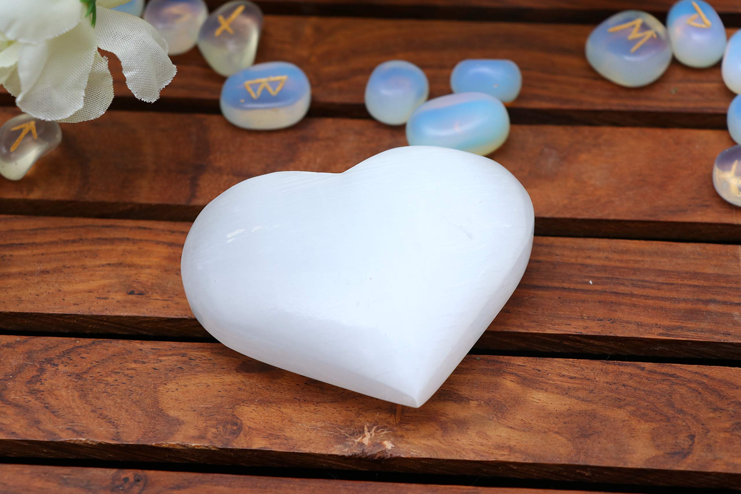 Crocon 50mm Selenite Heart stone Big Heart Shape Puff Stones Set 450+ Carats Pocket Crystal Healing Tumble Collection Palm Worry Stone Balancing Good Luck Charm Meditation Gift Craft Home Decor