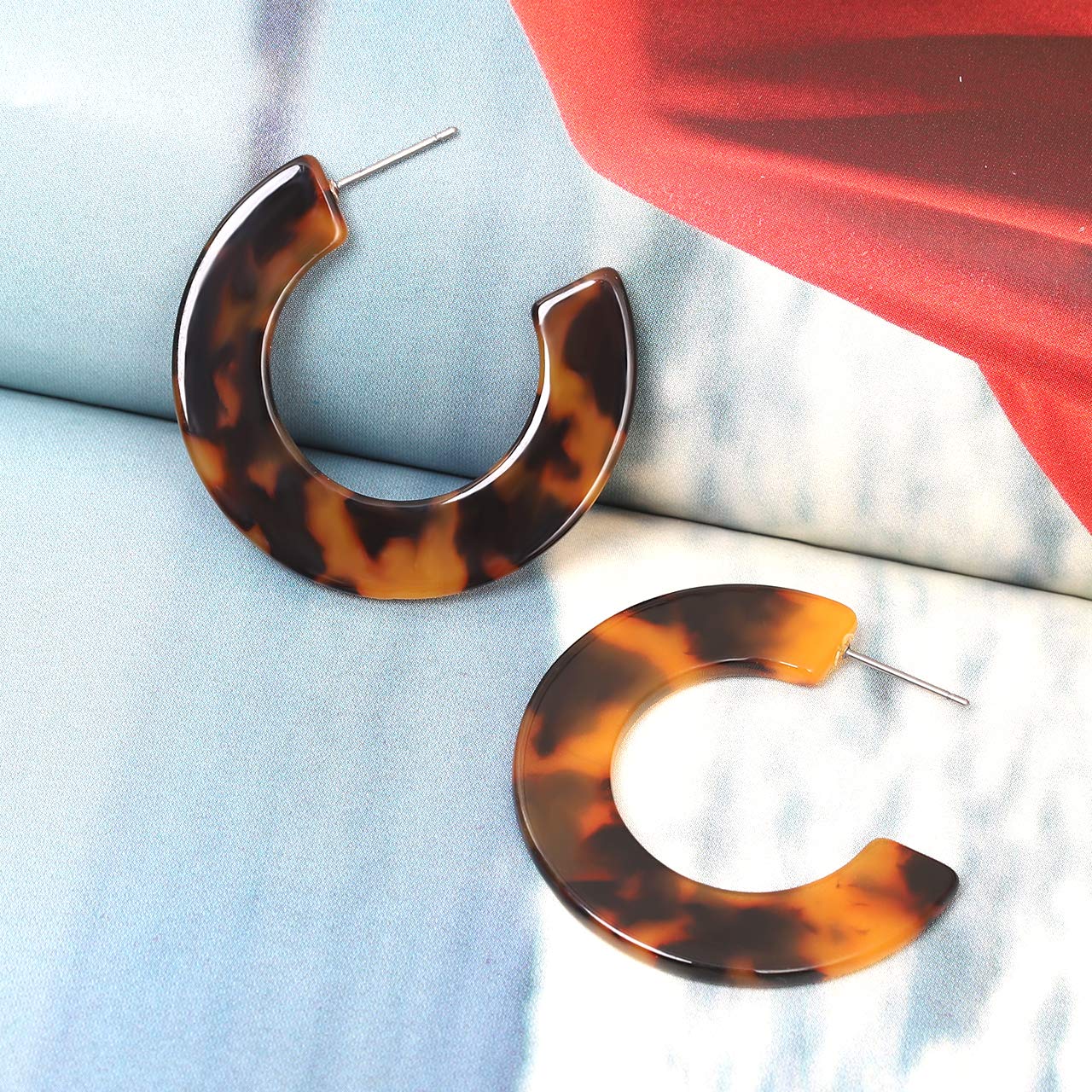 HSWE Leopard Hoop Earrings for Women Tortoise Shell Earrings Acrylic Earrings Resin Earrings (Tortoise Shell)