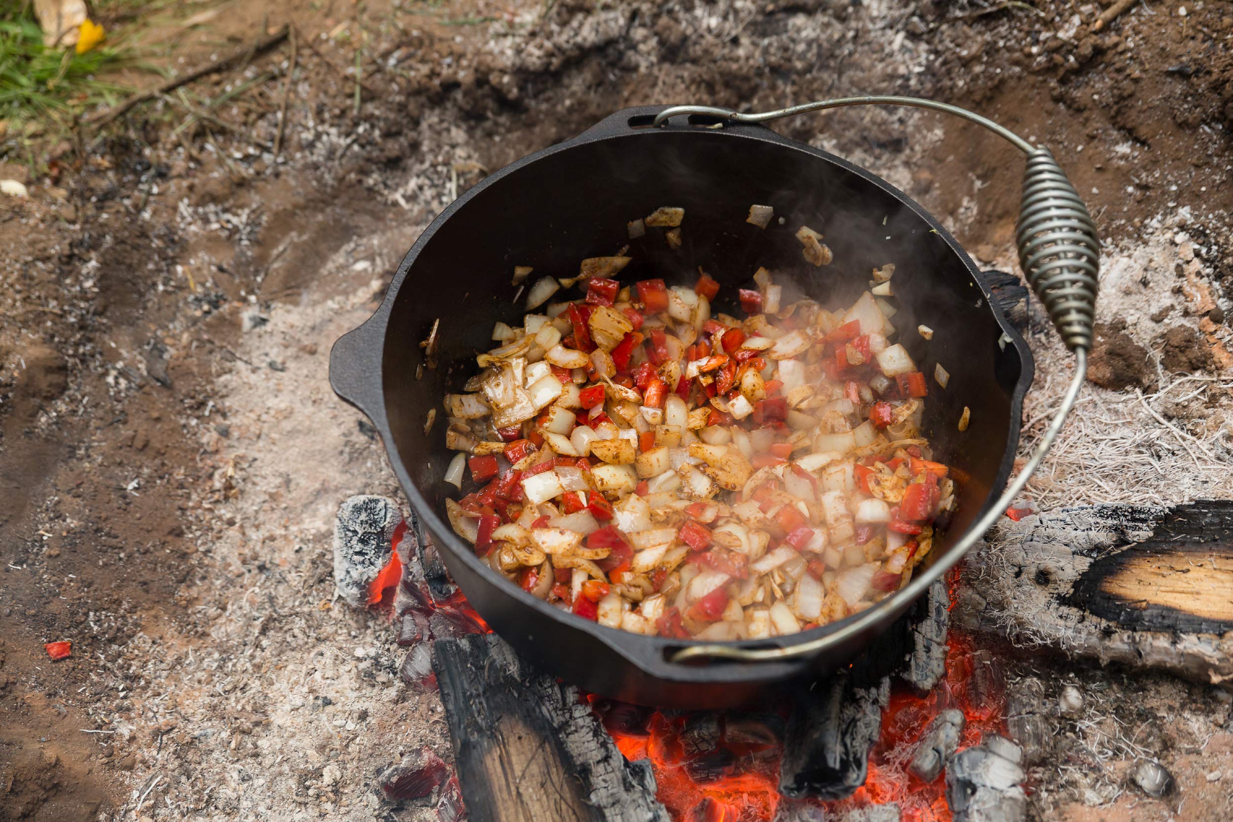 Pre-Seasoned Cast Iron Camp Dutch Oven, 4.1 qt, including Lid Lifter, Lid Stand and Silicone Handle Holders