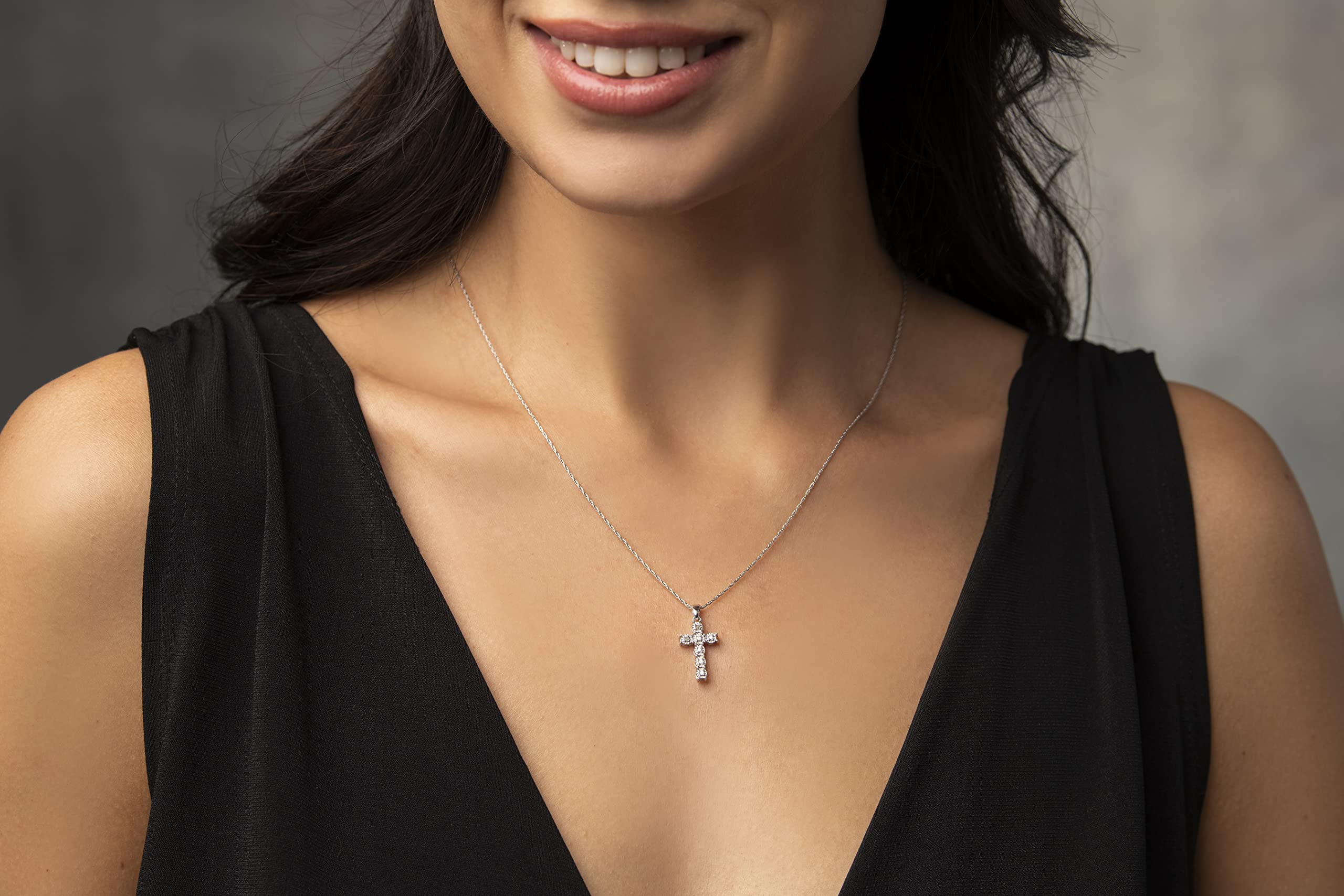 NATALIA DRAKE 1/10 Cttw Diamond Christian Cross Necklace for Women in Rhodium Plated 925 Sterling Silver Color J-K/Clarity I3