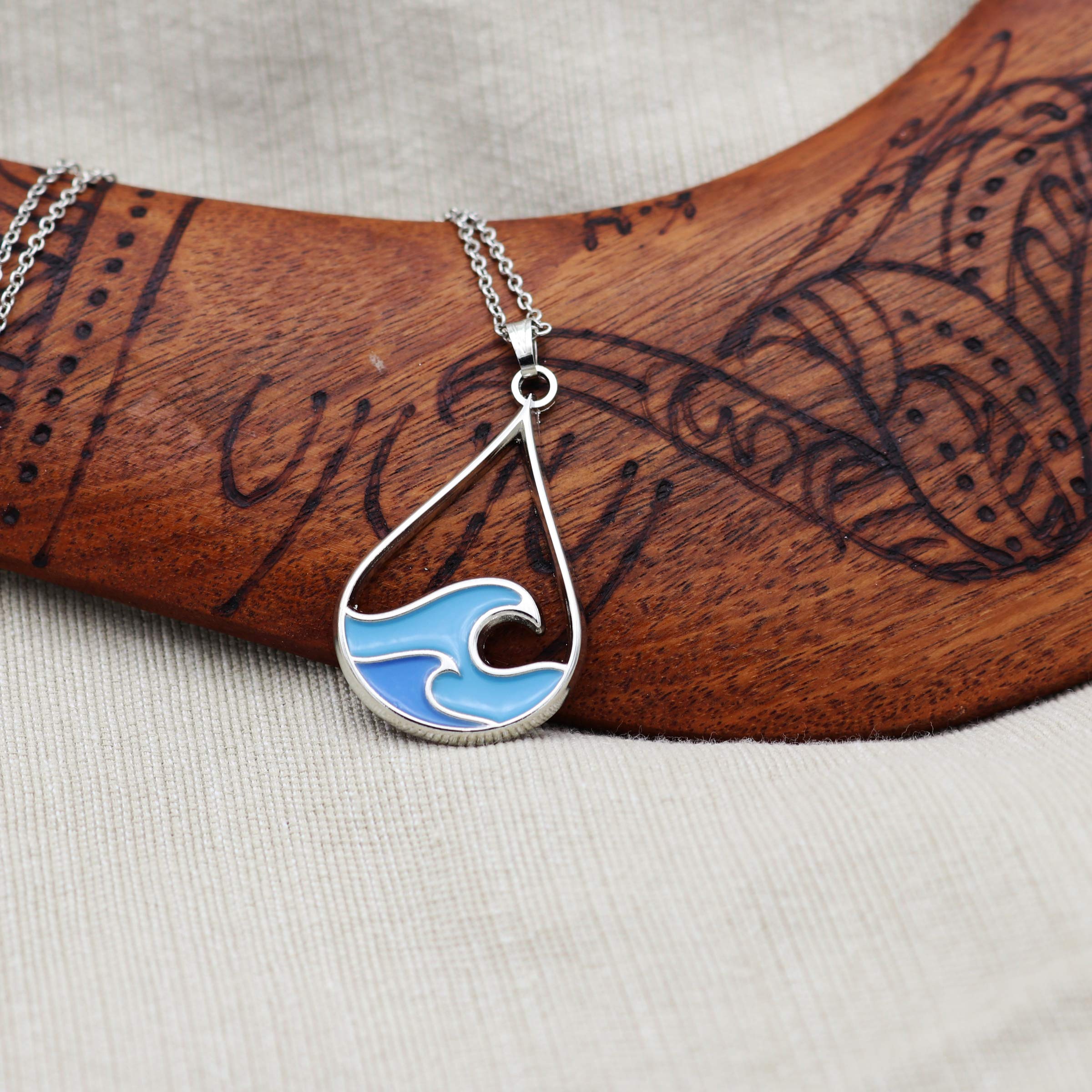 Happy Kisses Silver Wave Necklace - Beach Jewelry for Surfers and Sea Lovers - Motivational Drop Shape Pendant with Gift Message Card