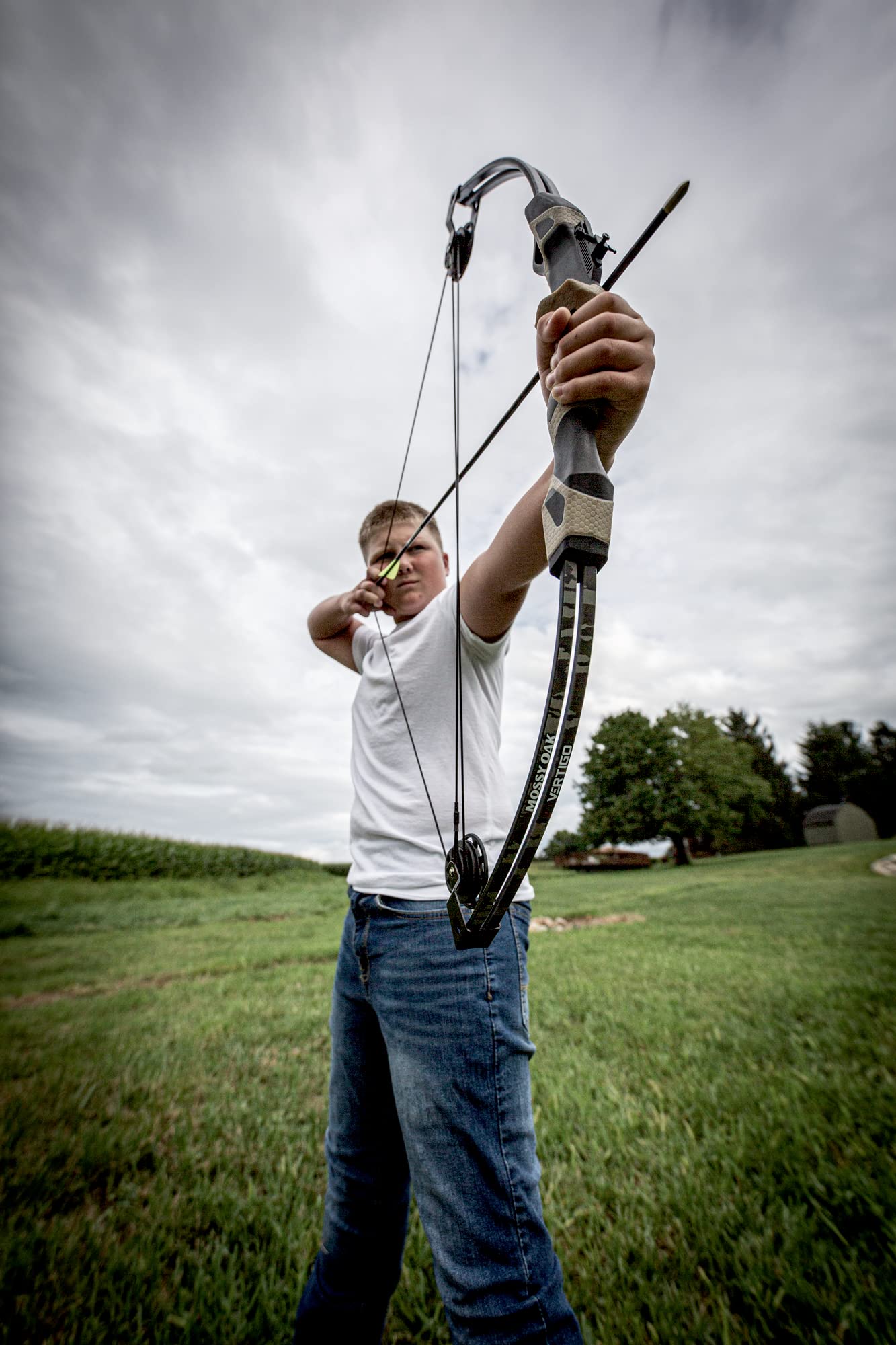 Barnett Vertigo Compound Bow, Youth Bow Ages 7-10, with 2 Junior Arrows, Arrow Rest, Mossy Oak Bottomland Camo