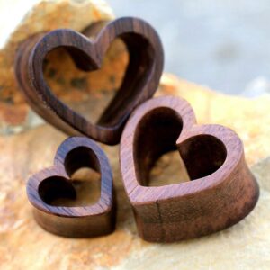 Organic Sono Wood Heart Tunnel Plug (00GA)