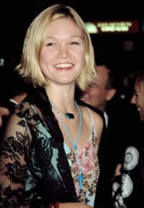 posterazzi poster print collection evcpsdjustcj013 julia stiles at premiere of secretary ny 9182002 by cj contino celebrity (8 x 10)