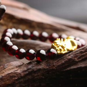 MANRUO Feng Shui The Best Prosperity Red Bead Garnet Bracelet with One Golden Pi Xiu/Pi Yao Lucky Wealthy Amulet Brecelet Jewelry