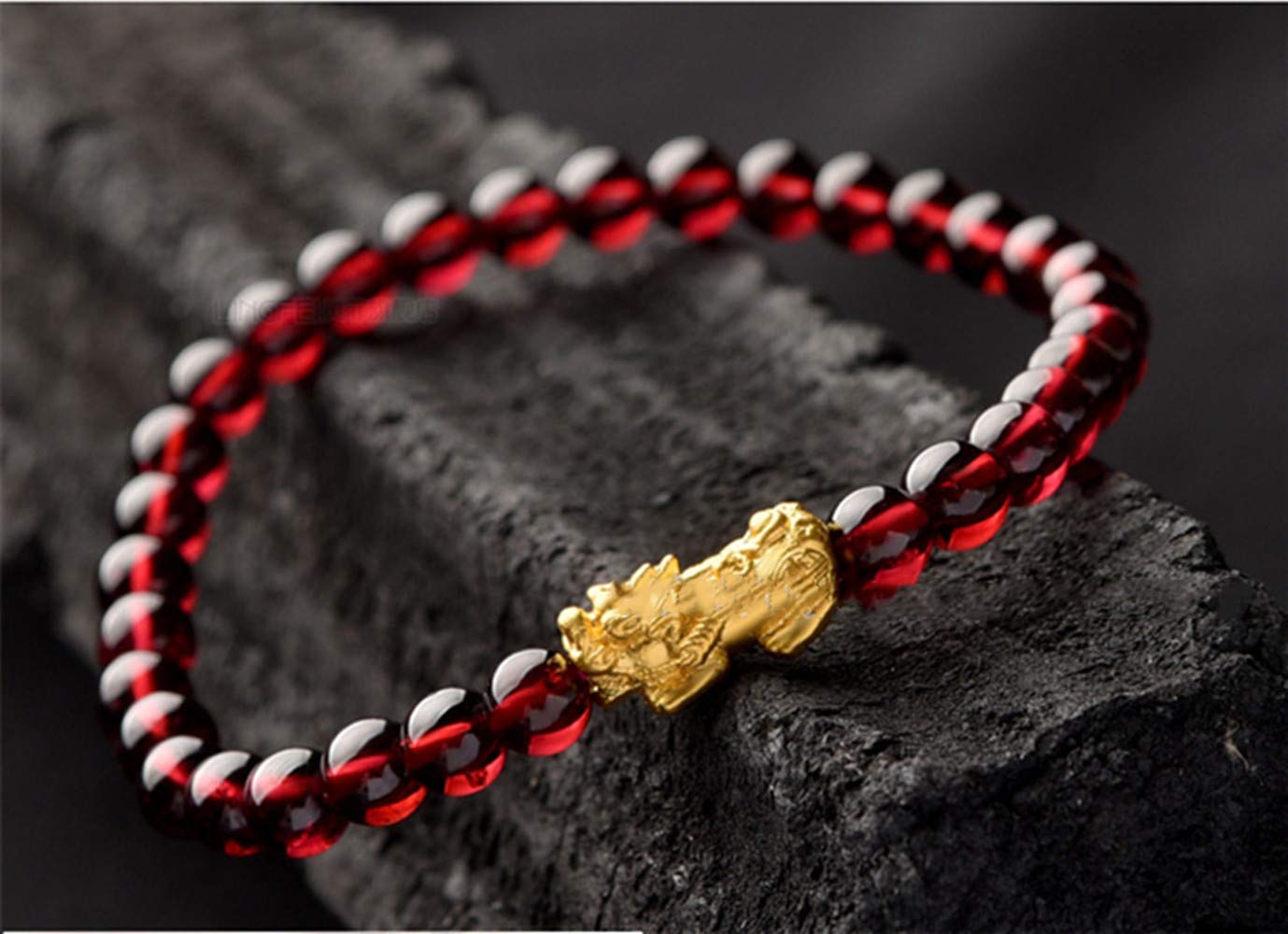 MANRUO Feng Shui The Best Prosperity Red Bead Garnet Bracelet with One Golden Pi Xiu/Pi Yao Lucky Wealthy Amulet Brecelet Jewelry