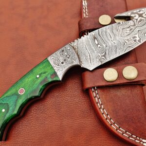 9.5" Hand Forged Damascus Steel Gut Hook Skinning Knife, Green Wood Scale with Damascus Bolster, Full Tang Blade Twist Pattern Drop Point Blade, Cow Hide Leather Sheath