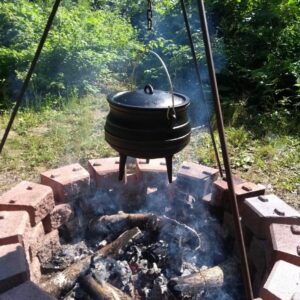 Cuisiland 8.6QT Pre-seasoned Cast Iron Potjie pot