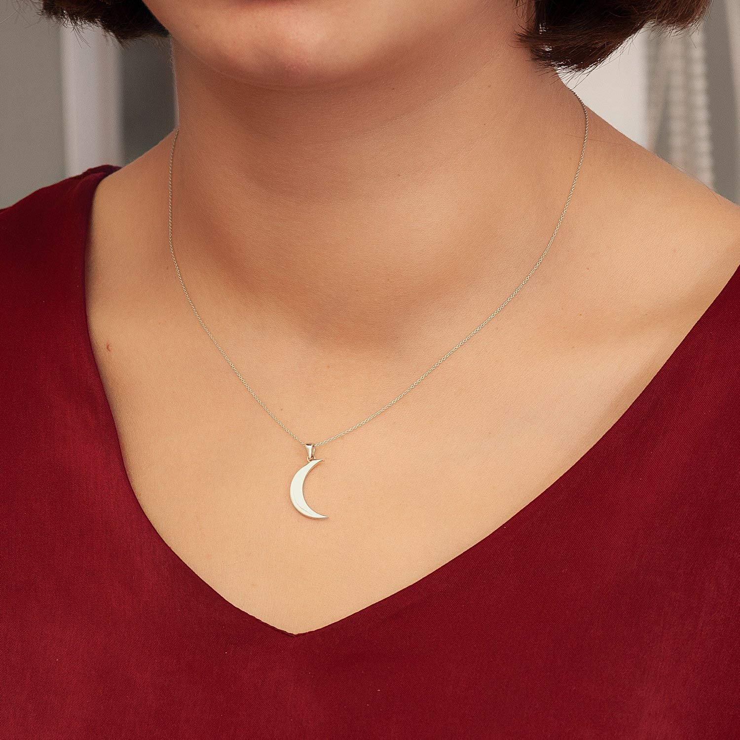 Glimmerst Crescent Moon Necklace, 18K Gold Plated Stainless Steel Crescent Moon Pendant Necklace Delicate Dainty Crescent Necklace for Women