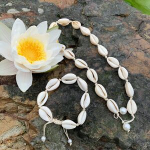 Cilkus Natural Shell Necklace Bracelet Anklet Set, Handmade Adjustable Pearl Buckle Summer Boho Hawaii Beach Seashell Choker Jewelry Gift for Women Girls (White)