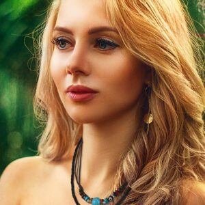 Hicarer 3 Pieces Suede Choker Necklaces American Indian Feather Handmade Necklaces Adjustable Leather Turquoise Choker Necklace Moon Crescent Pendant Choker for Women Accessories