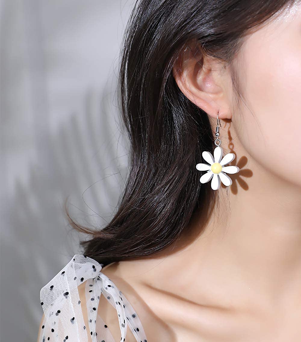 Daisy Earrings,Daisy Flower Earrings for Women,Acrylic Yellow Flower Daisy Dangle Earring Wild Lily Petals Hawaii Plant Earrings