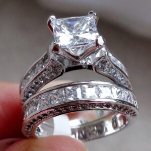 Luxury and Shining 2-in-1 Womens Vintage White Diamond Silver Engagement Wedding Band Ring Set