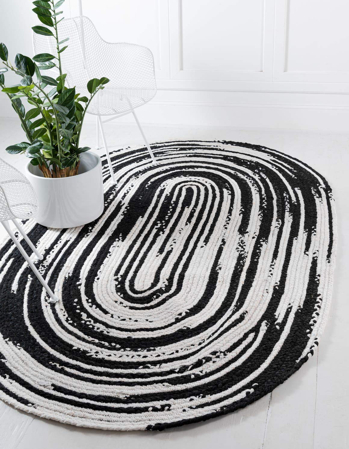 Unique Loom Braided Chindi Collection Casual Modern Black Oval Rug (3' 3 x 5' 0)