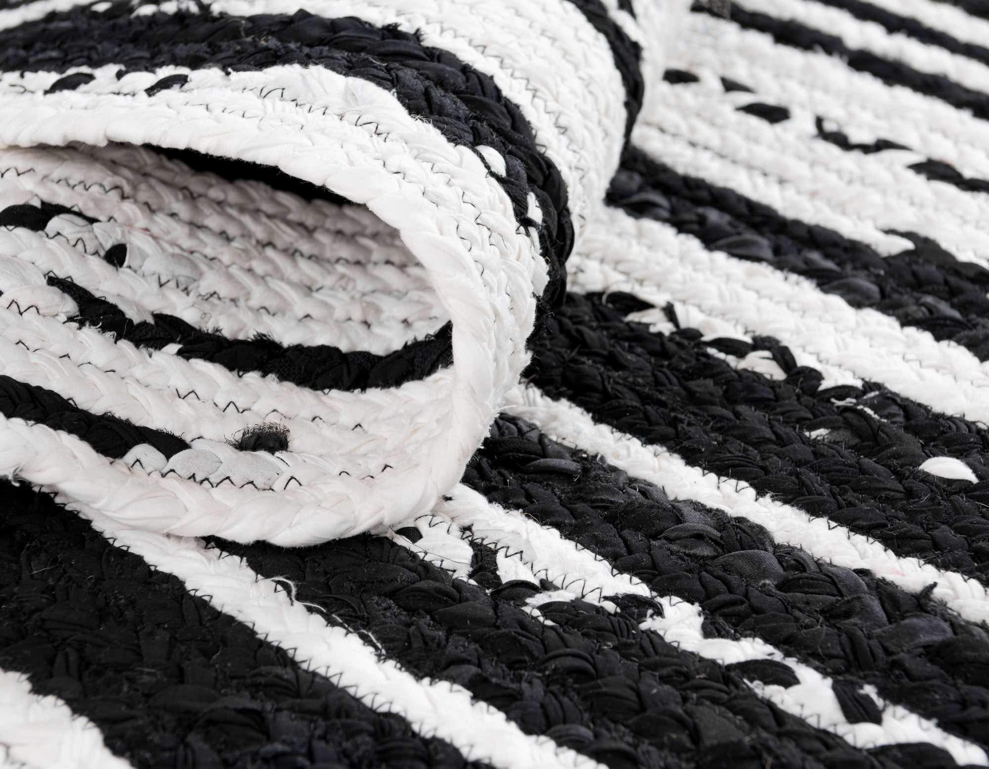 Unique Loom Braided Chindi Collection Casual Modern Black Oval Rug (3' 3 x 5' 0)