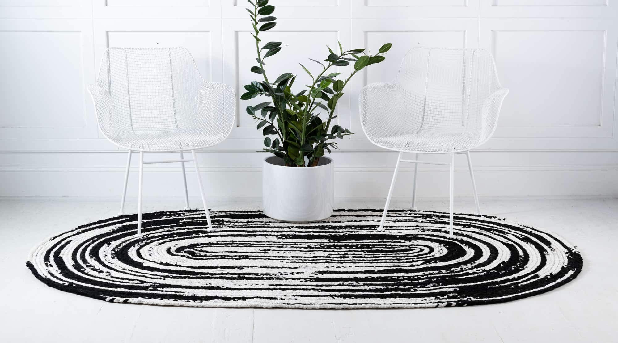 Unique Loom Braided Chindi Collection Casual Modern Black Oval Rug (3' 3 x 5' 0)