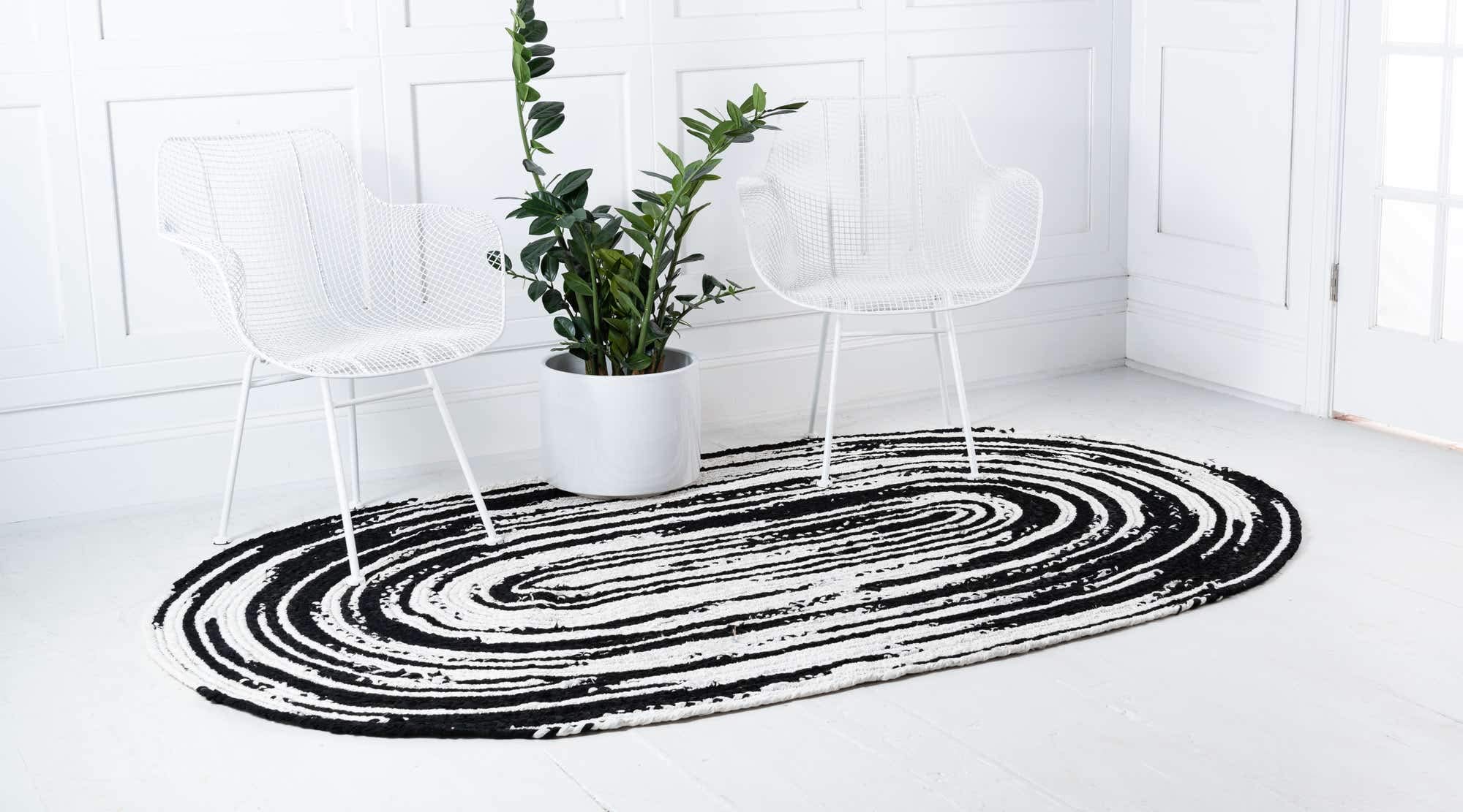 Unique Loom Braided Chindi Collection Casual Modern Black Oval Rug (3' 3 x 5' 0)