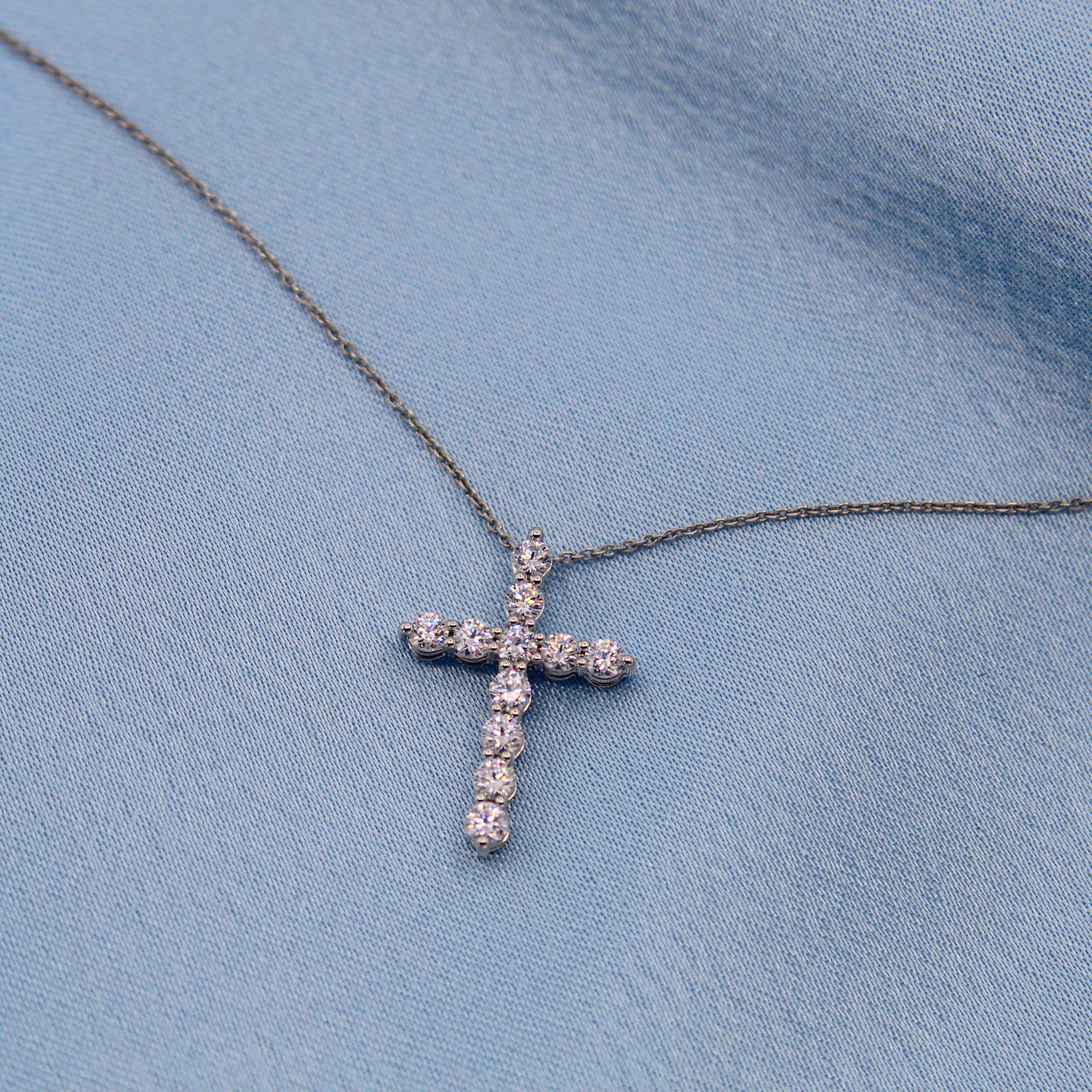 Fifth and Fine Classic Cross Pendant Necklace with Natural Round Diamonds Set in 925 Sterling Silver (1.00)