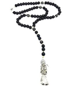 acrylic holy death's necklace, rosary style. collar de la santa muerte de acrilico estilo rosario. grim reaper y style necklace.