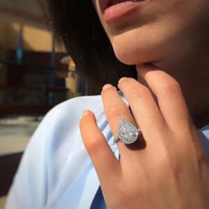 Xunuo Platinum Plated CZ Pear Shaped Cubic Zirconia Crystal Halo Wedding Teardrop Shaped Ring for Women Sizes 6 to 10 (US Size 7)