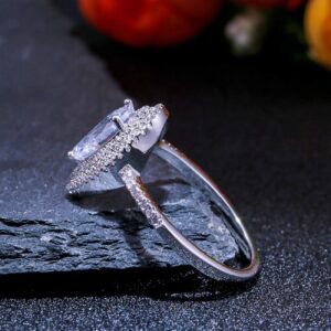 Xunuo Platinum Plated CZ Pear Shaped Cubic Zirconia Crystal Halo Wedding Teardrop Shaped Ring for Women Sizes 6 to 10 (US Size 7)